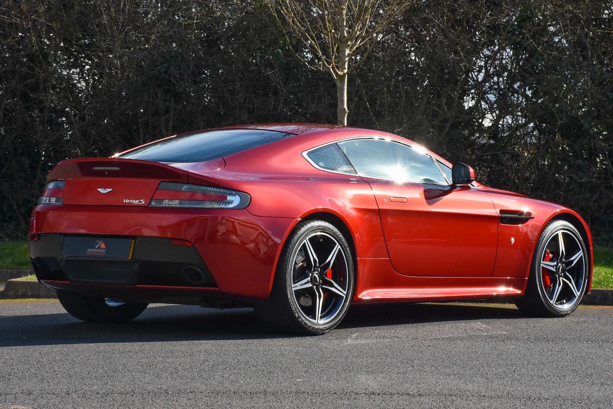 Aston Martin V8 Vantage S Wrapping: Crystal Beetroot Red Oracal – Meta ...